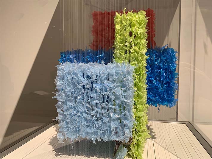 Le plastique dans l’art contemporain africain : l’upcycling